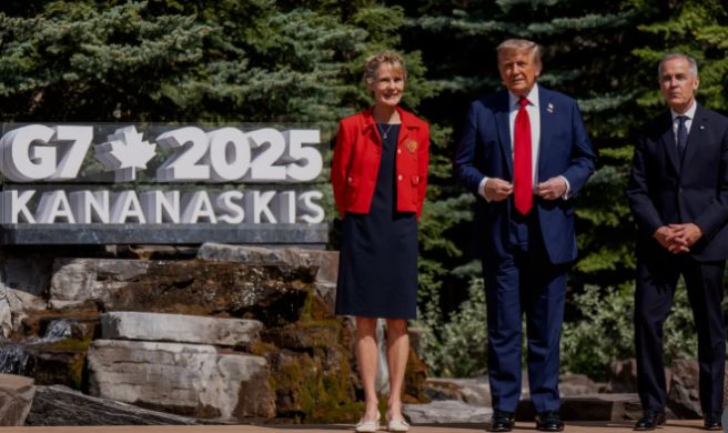 KJCLUB - 李, G7 背景撮影も禁止! w